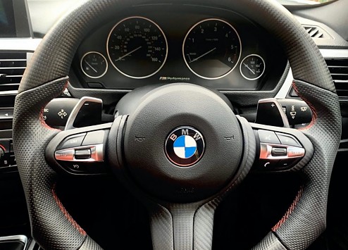 JBCustoms - Volante BMW Performance F-Series (Fibra de Carbono)
